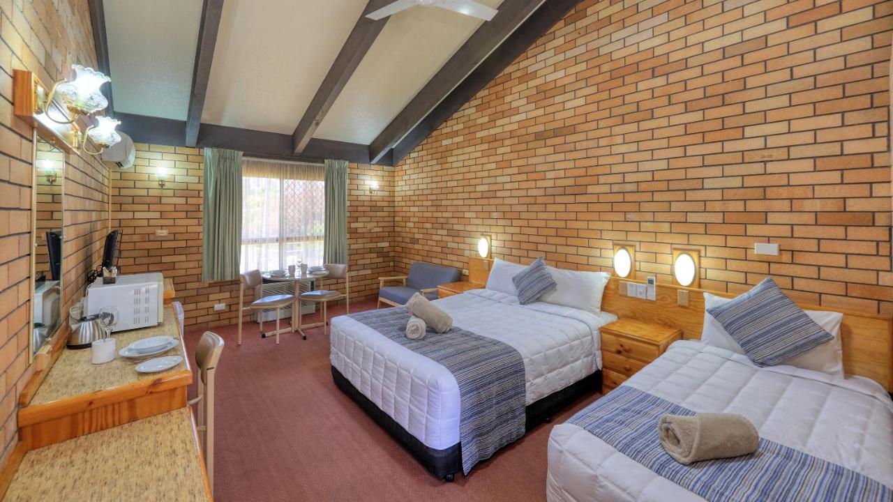 All Travellers Motor Inn:Home